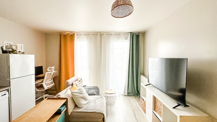 Le Scandi Mix – T3 Lumineux, Parking & Ascenseur - Drancy