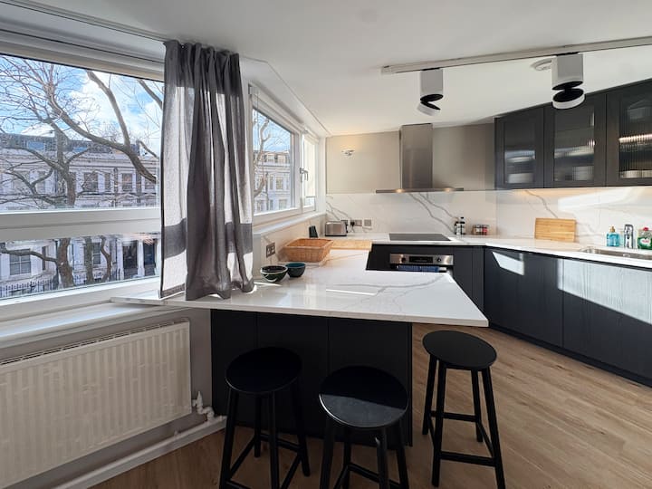 Stylish 3-bed Chelsea Flat - Chelsea