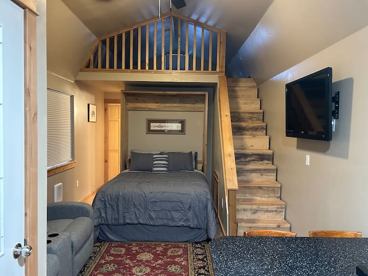 Sunset Cabin @ Base Camp - Durango, CO