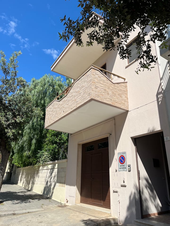 Casa Intera Vicino Stazione + Garage | Casarano - Casarano