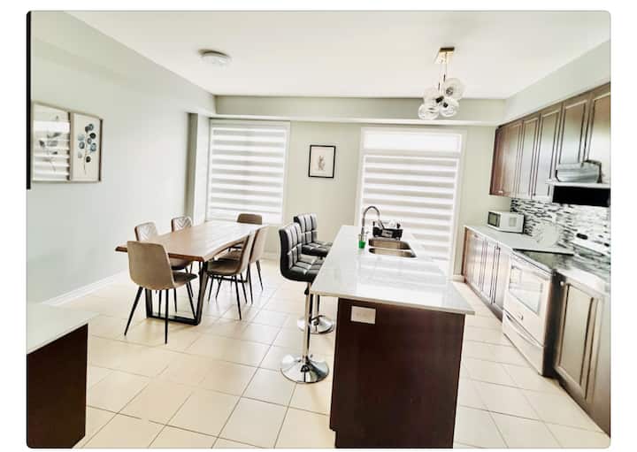 Luxury Home Promo Price 7 Beds Netflix Parking - Brampton