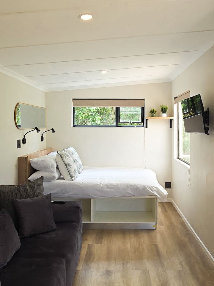 Tiny Nine | Quiet Retreat - East London