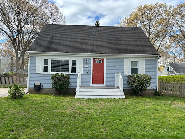 Cape Cod Home 1 Mile From The Beach! - Falmouth, MA