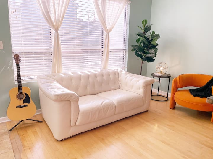 Stay 12” From Mccormick Place & Solder Field - Sheridan Park - Chicago