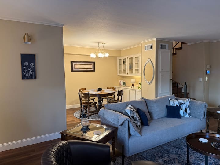Renee's Townhouse - Amarillo, TX