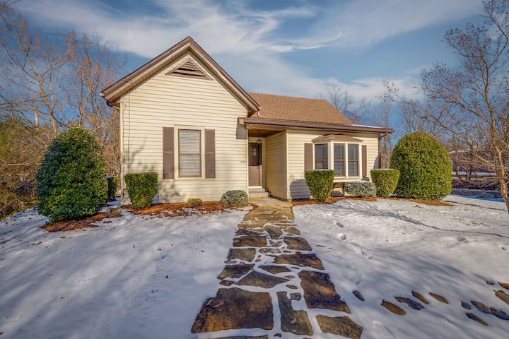 The Covered Bridge Cottage - Hampton, TN