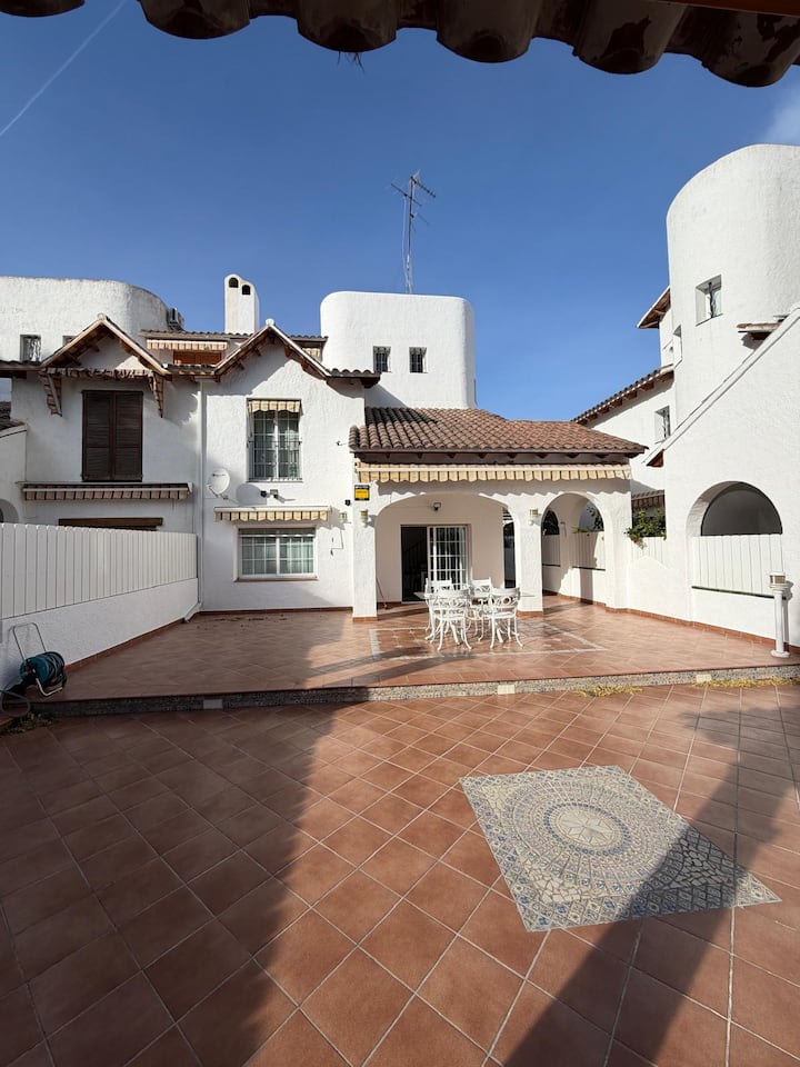 Casa Tranquila Cerca Del Mar | 3 Dobles, 6 Pax - Roda de Bará