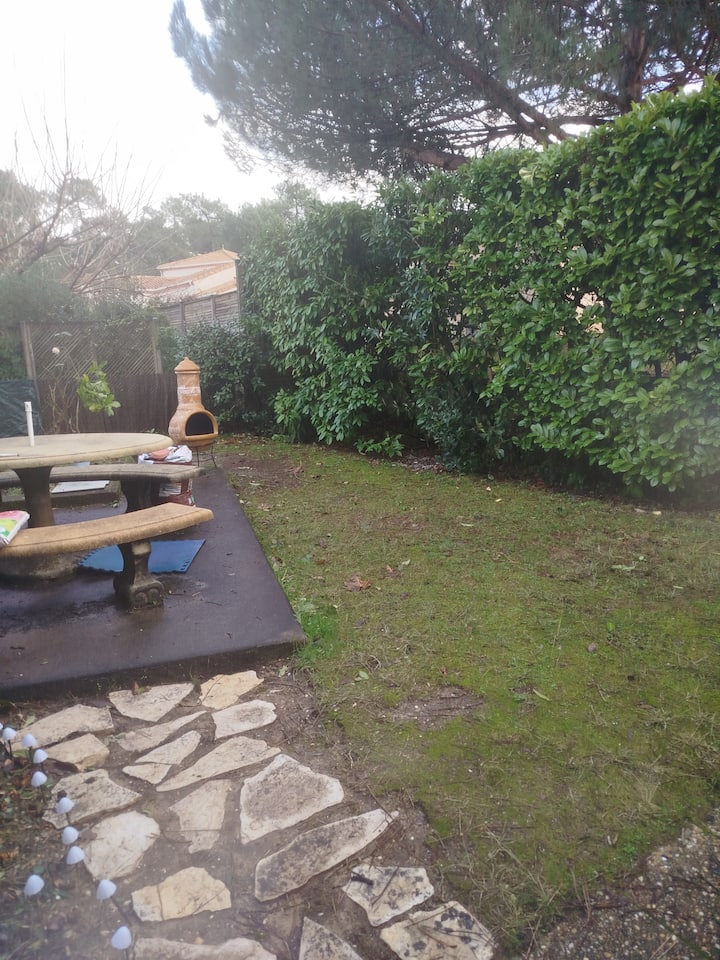 Agreable Studio Au Calme,jardin, 350 M De La Plage - Meschers-sur-Gironde