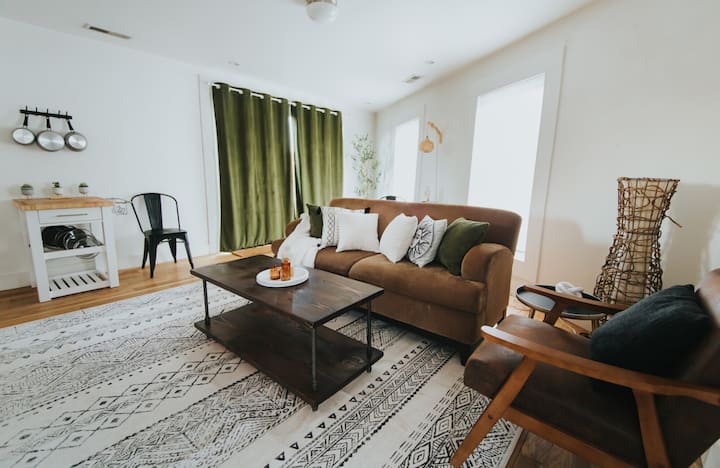 Easy Walk To Downtown Mall, Cozy Bohemian Digs! - Charlottesville, VA