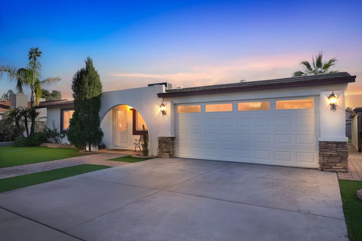 Modern Mesa Home W/ Yard, Bbq & Patio - Mesa, AZ
