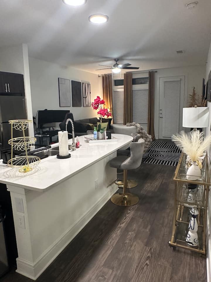 Modern Luxe Addison Retreat | Workspace - Carrollton, TX