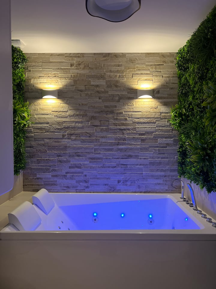 Suite Privative Avec Balnéo : Calme & Intimité - Orléans