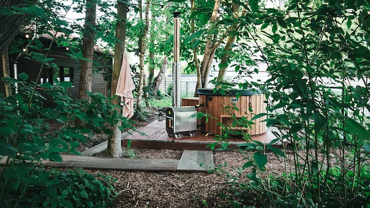 Forest Lodge With Hot Tub - The Moonshine Lodge - Stekene