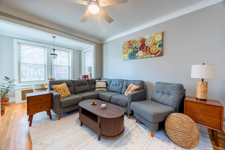 Quiet & Modern Avondale Duplex - Chicago
