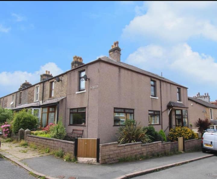 Rarely Found Huge House 5 Mins Walk From Centre - Lancashire