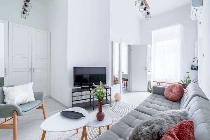 Allegria Sunny & Homey Dt 1bdr Flat - Budapest