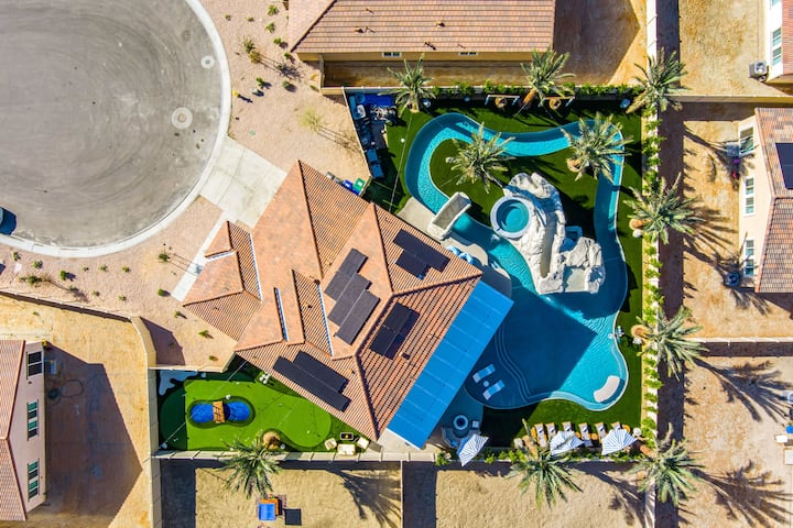 Isle Of Palms: Sleeps 27, Lazy River & Waterslide - Indio, CA