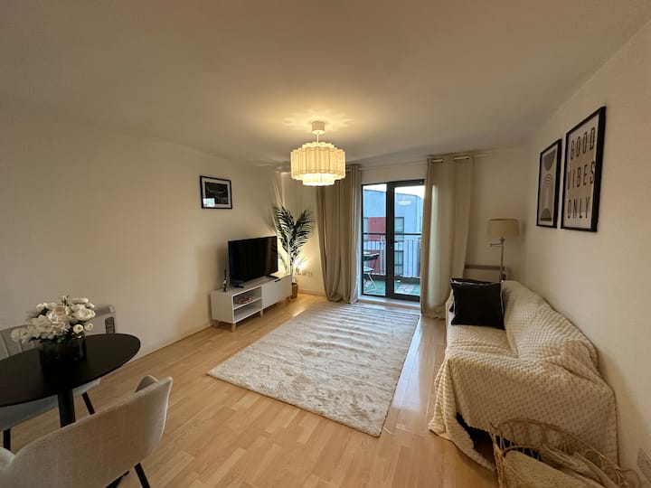 Entire Luxury Flat•city Centre Balcony & Fast Wifi - Salford