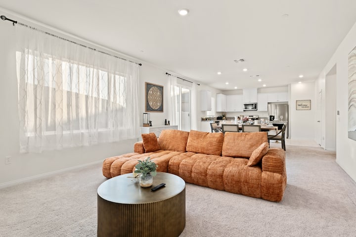 Near Ucr Large 6br Home·3ba·9 Beds Quiet Community - Riverside, CA