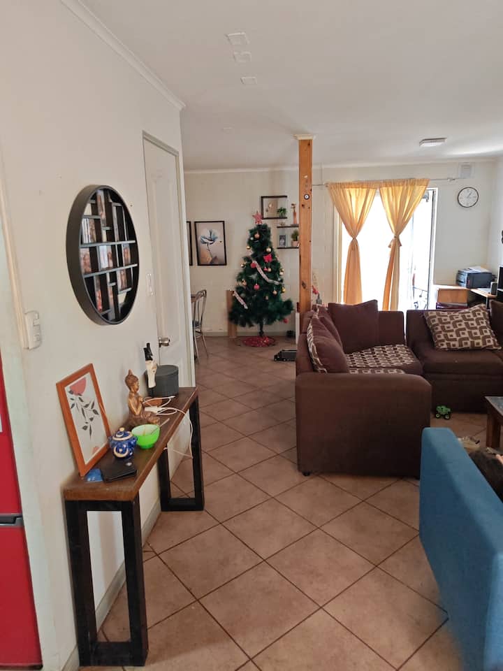 Casa Cómoda Y Amplio Estacionamiento - Curicó