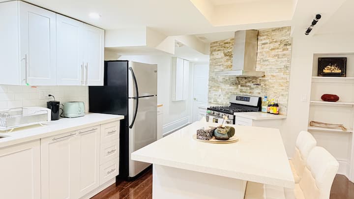 Newly Renovated Private Suite Separate Entrance - Vaughan