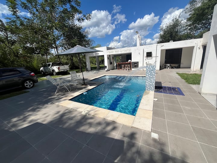 Casa De Verano Con Piscina En San Bernardino - Paraguay