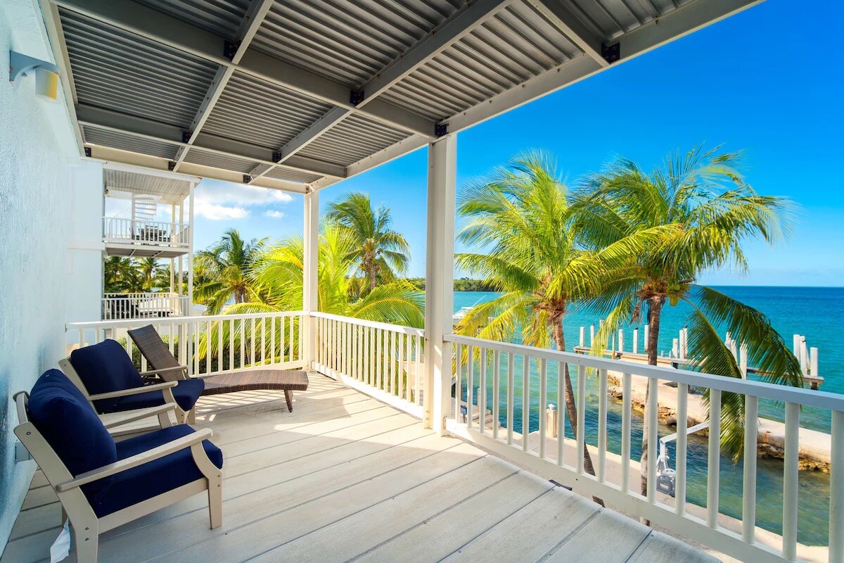 2 maisons en bord de mer - 1 prix! Piscine et terrasses sur le toit ...
