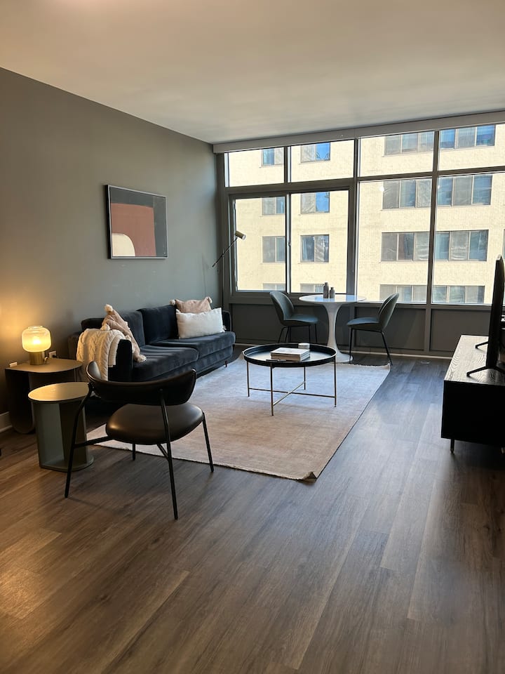 1 Bedroom Apt In Heart Of Bethesda - Bethesda, MD