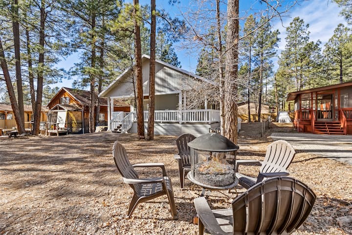 Cozy Cabin Near Sedona, Grand Canyon & Snowbowl - Munds Park, AZ