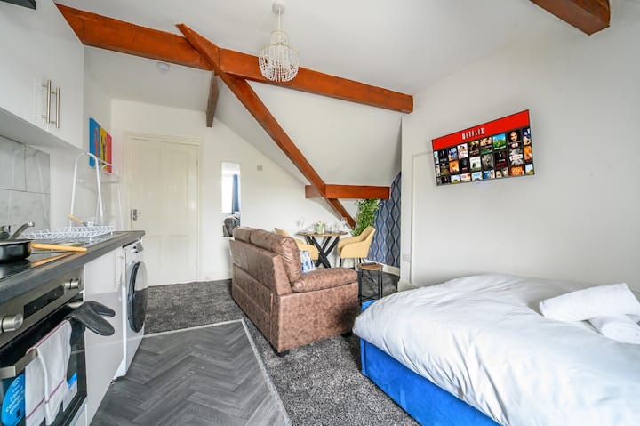 125f3 - Spacious & Relaxing Studio - Huddersfield