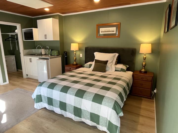 Dovecote Cottage.
Guest Suite With Comfort - Auckland
