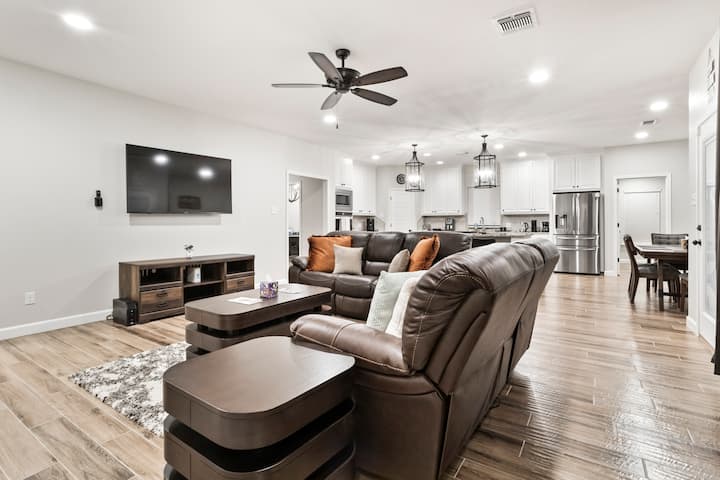 Harmony House (Level 2 Ev Charger) - Midland, TX