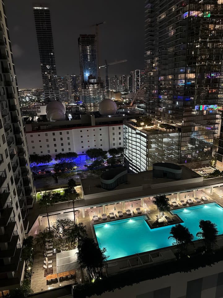 Brand-new Luxury Condo In The Miami Worldcenter - Miami, FL