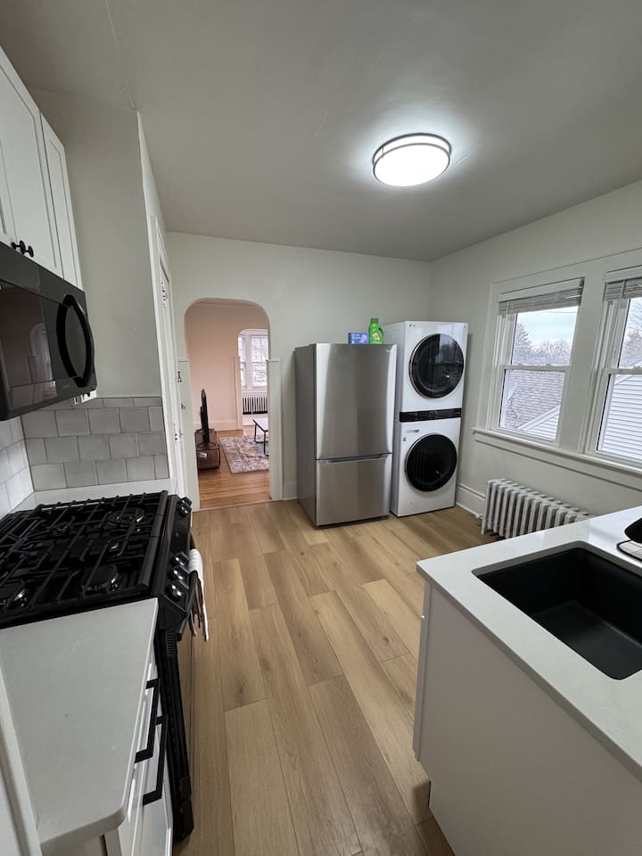 1br | Parking | Laundry | Travel Nurse Discount Dm - Rochester, NY