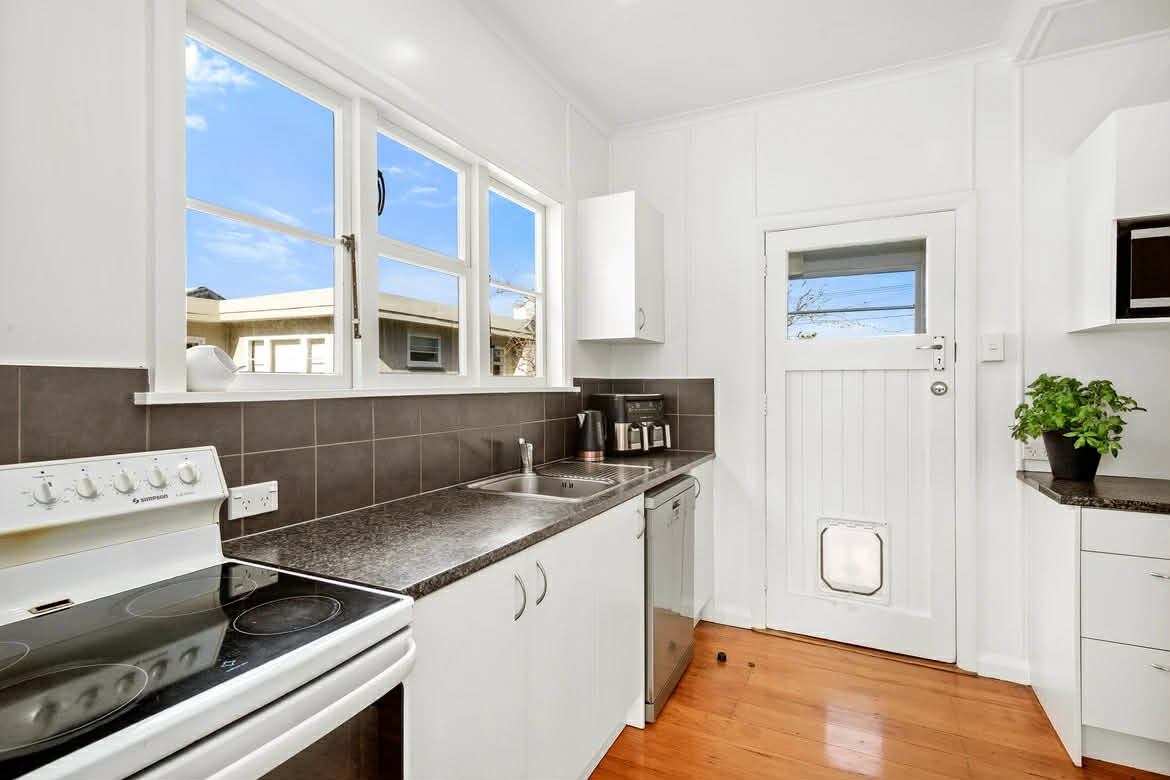 Victoria Street, Alicetown stay - Bus at Door Step - Houses for Rent in ...