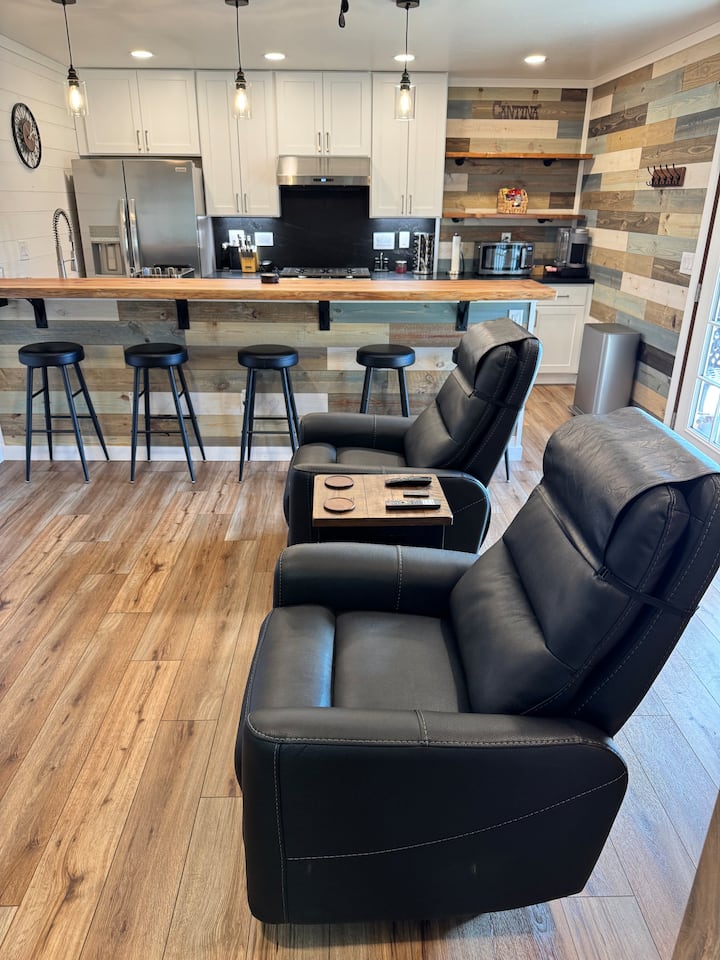 Private Cabin W/full Kitchen & W/d Backyard/porch - Hanford, CA