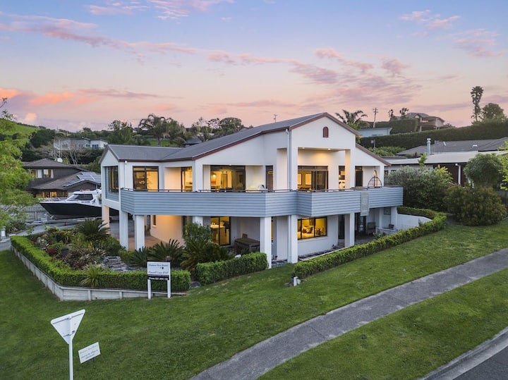 Modern Comfort Meets Tranquil Surroundings - Tauranga