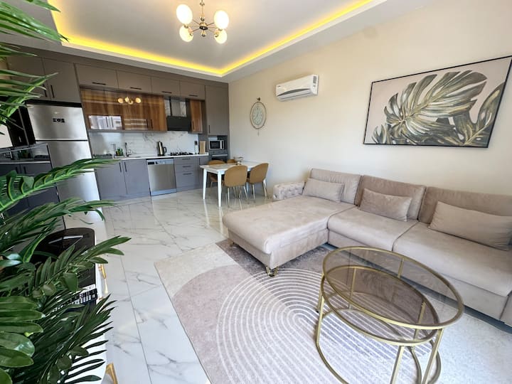 Mahmutlar 1+1 Lüks Daire Denize 700 M. Havuz Var - Mahmutlar