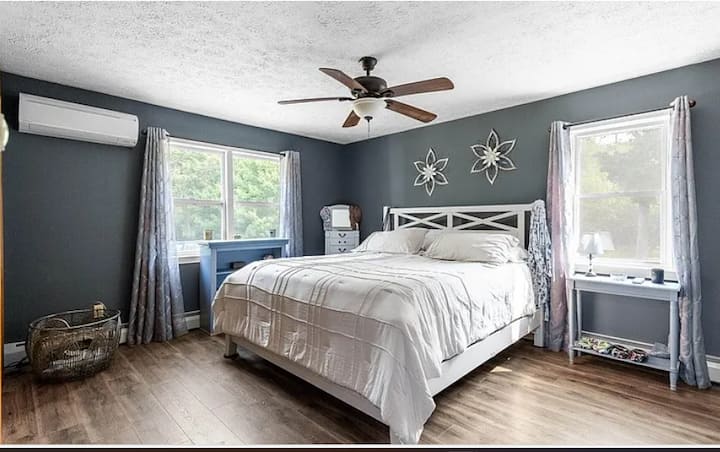 Peaceful 4 Bedroom Maine Retreat With Pool - Swan Lake State Park, Swanville