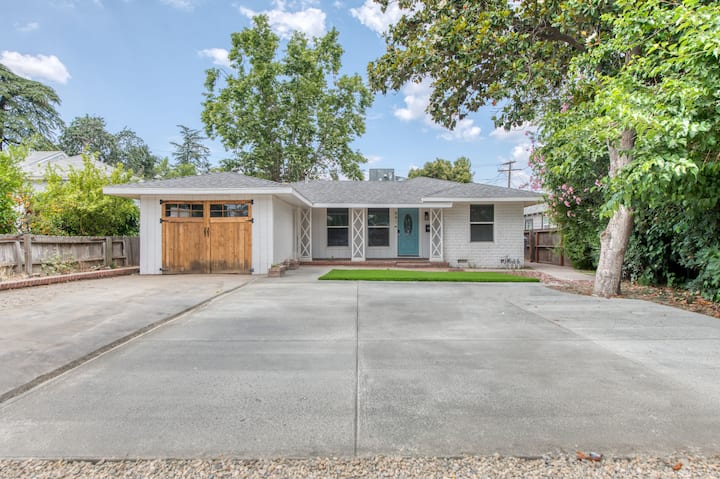 Contemporary Coastal Comfort In Old Fig - Fresno, CA