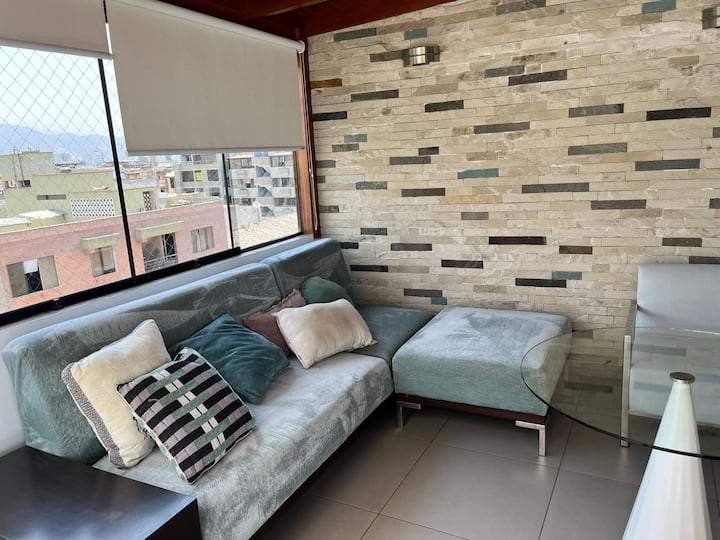 Amplio Departamento Con Terraza En San Borja - Perú