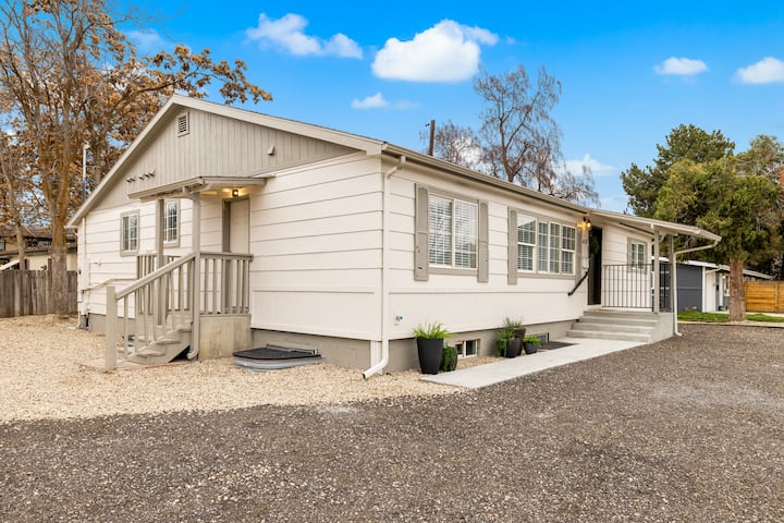 6 Br Game Home W/ Poker And Pool Tables - Boise, ID