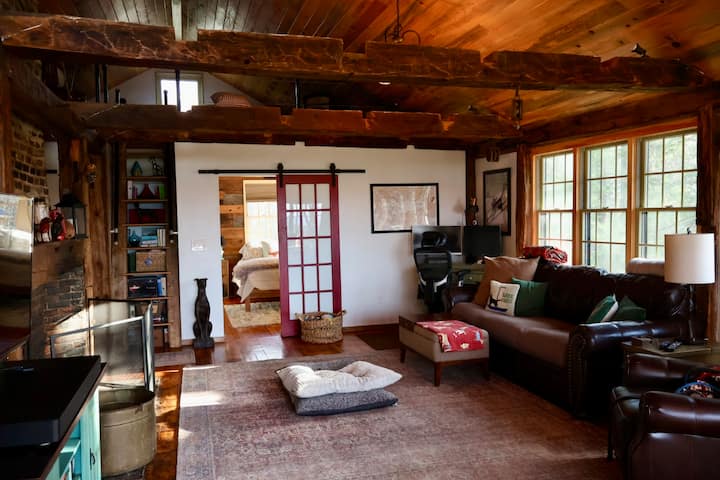 Modern, Cozy, Pet Friendly Cabin-concert Home Base - Laconia, NH