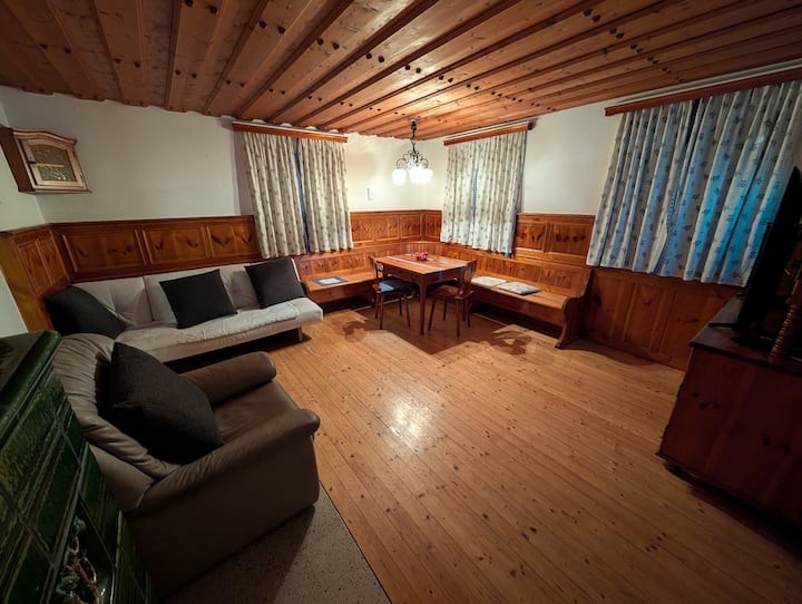 Rustic, Traditional Farm House - Train To Salzburg - Autriche