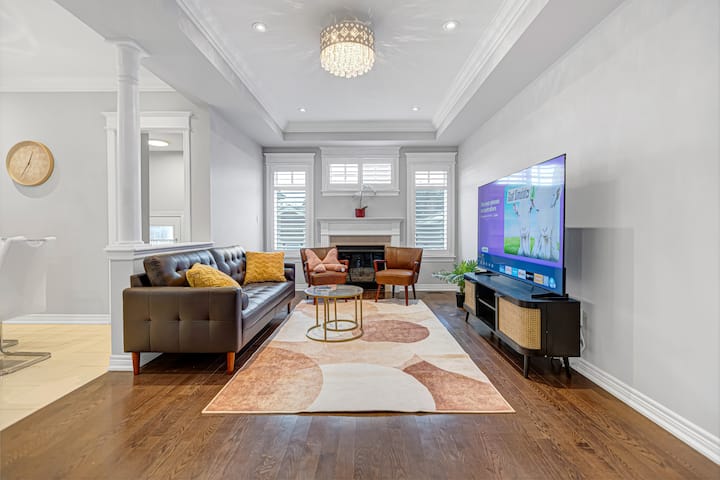 Spacious 5br Richmond Hill Home •Sleeps 10•parking - Aurora
