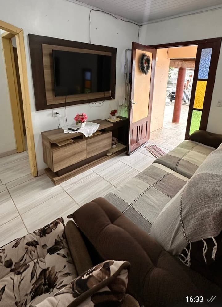 Casa De Veraneio Confortável Em Torres /Rs. - Torres