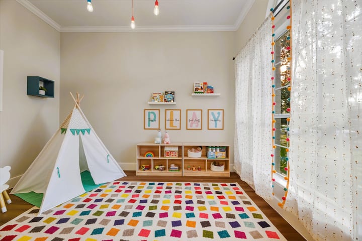 Play & Stay Frisco: Newly Renovated Family Retreat - Frisco, TX