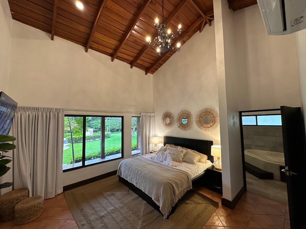 Domaine privé tropical, piscine, climatisation, espaces verts - Gîtes à ...