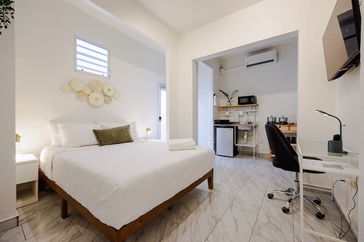 Studio Near Old Sj & Escambrón Beach | Work Desk - San Juan, Puerto Rico