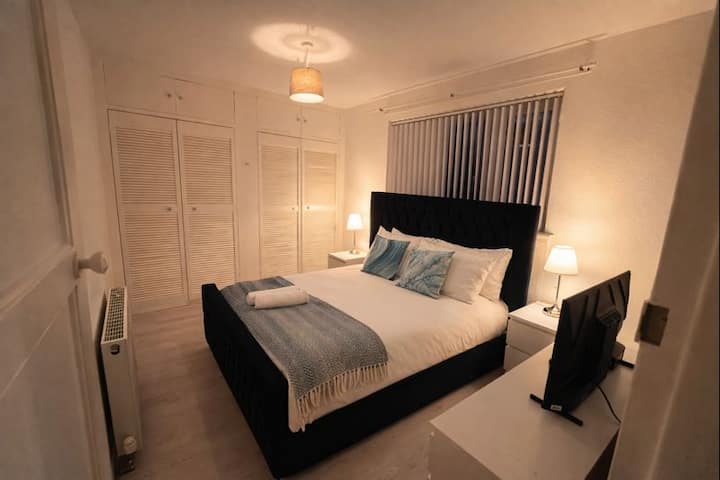 3 Bedroom Home|sleeps 8 Guests|5 Beds|free Parking - Glasgow